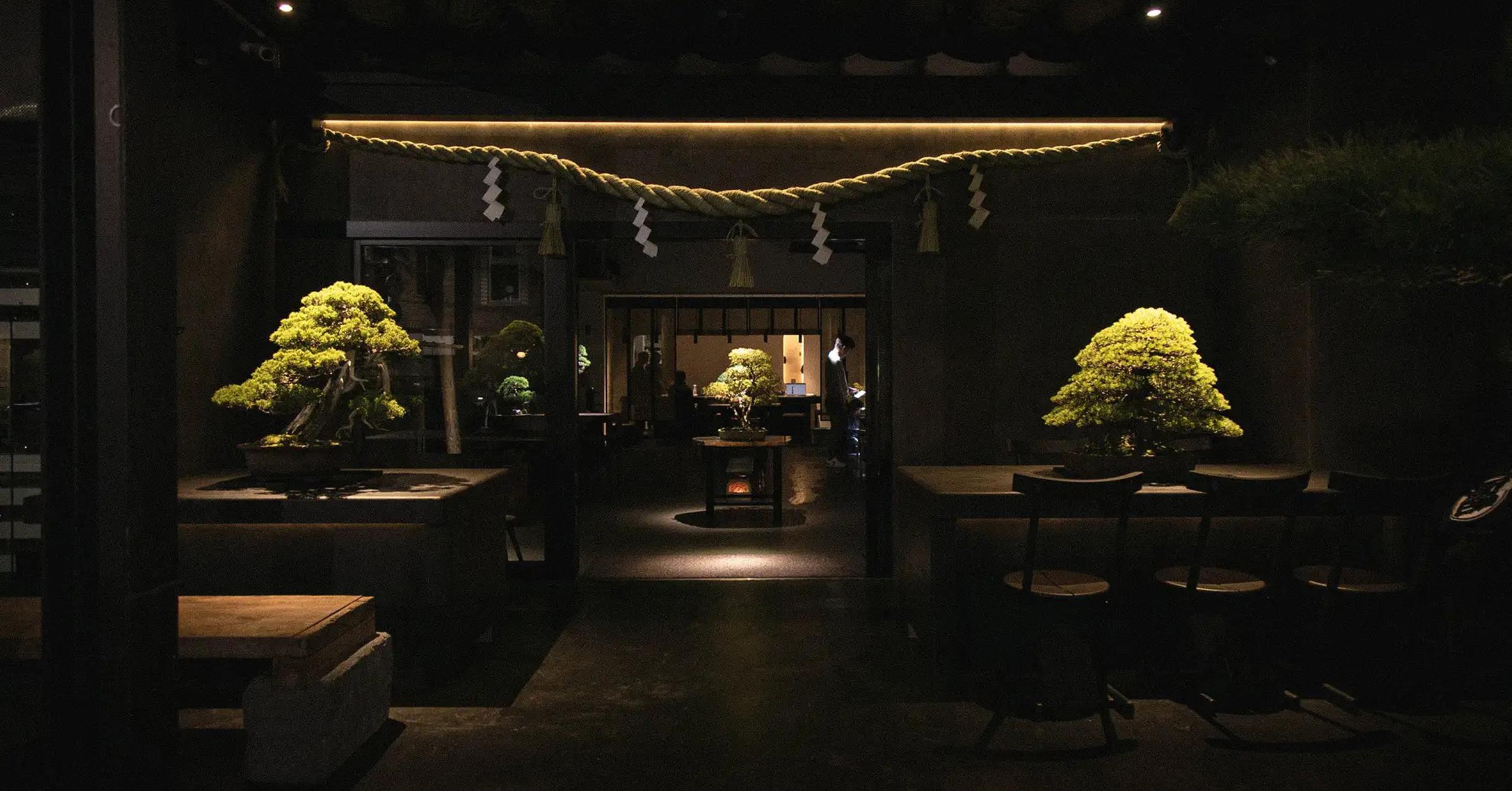 [Bonsai, confectionery, tea, antiques] "Matsubaya Saryo" -Minami Aoyama-, a center of Japanese ...